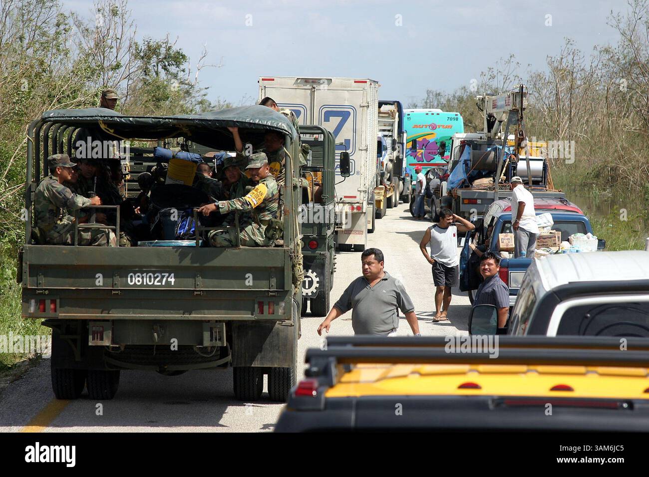 U s soldiers rescue workers hi-res stock photography and images - Alamy