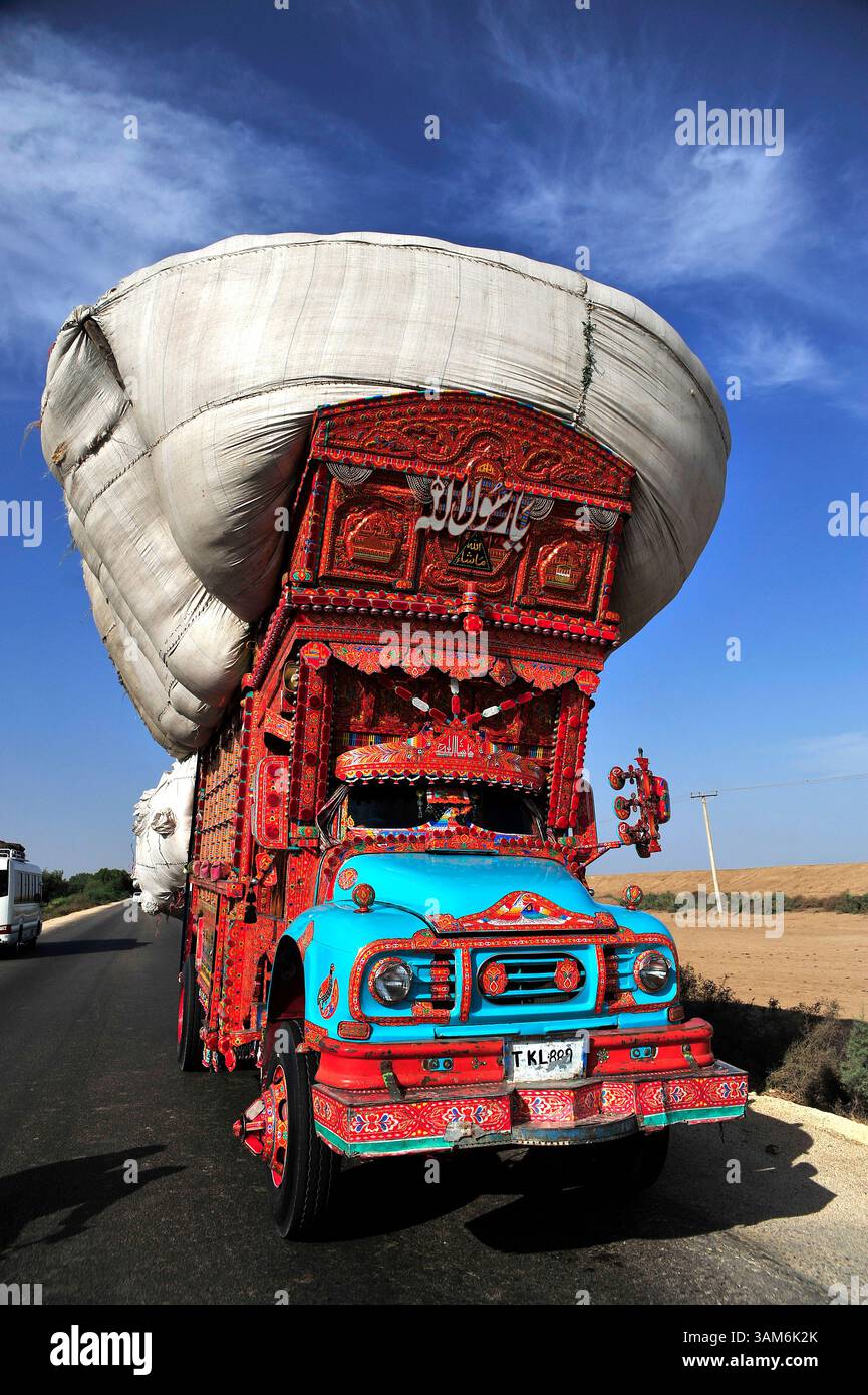 Typical Pakistani truck - Sind, Pakistan Stock Photo - Alamy
