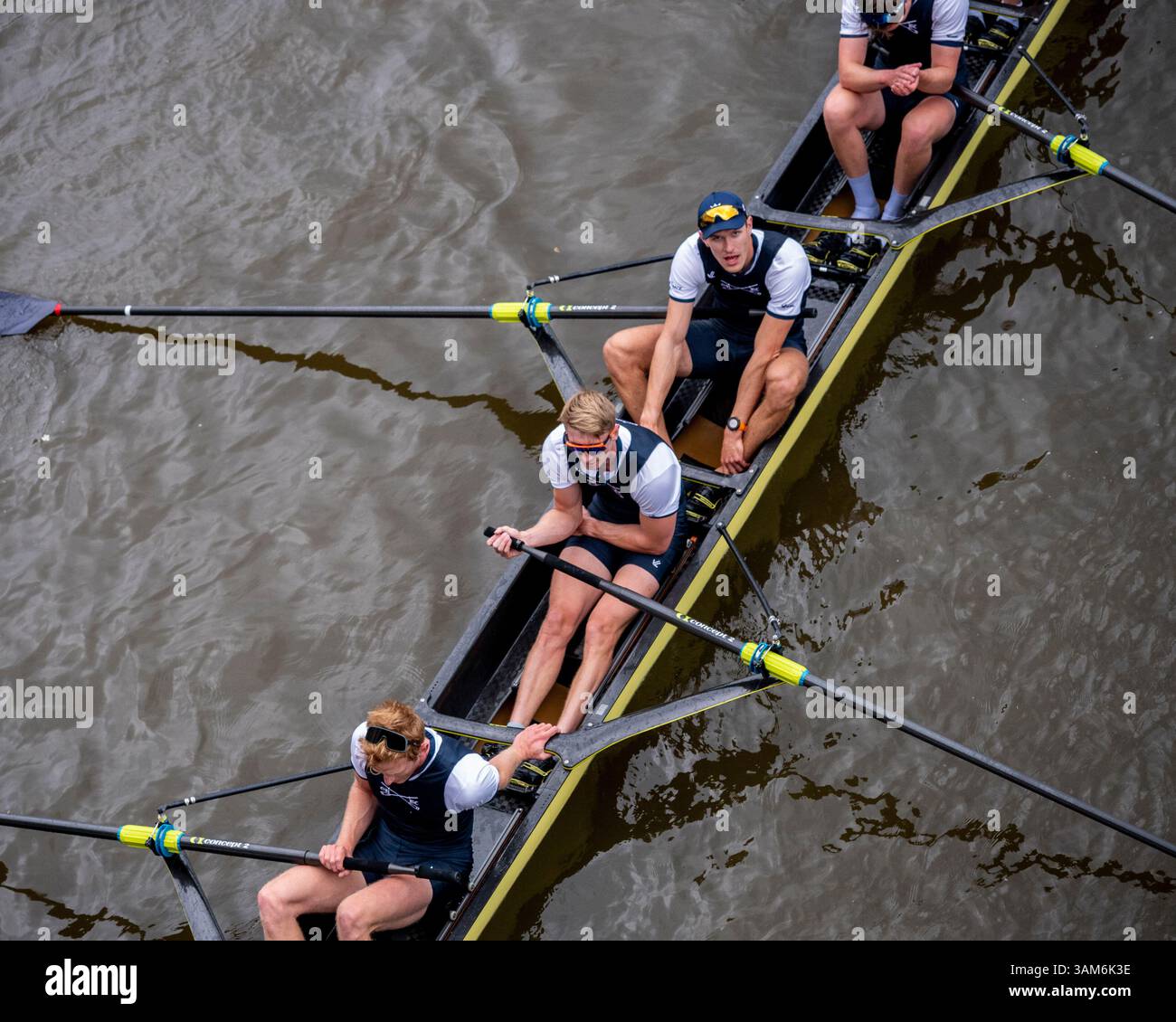 London, UK. 13 April 2025. The Oxford crew as Cambridge wins the 170th ...