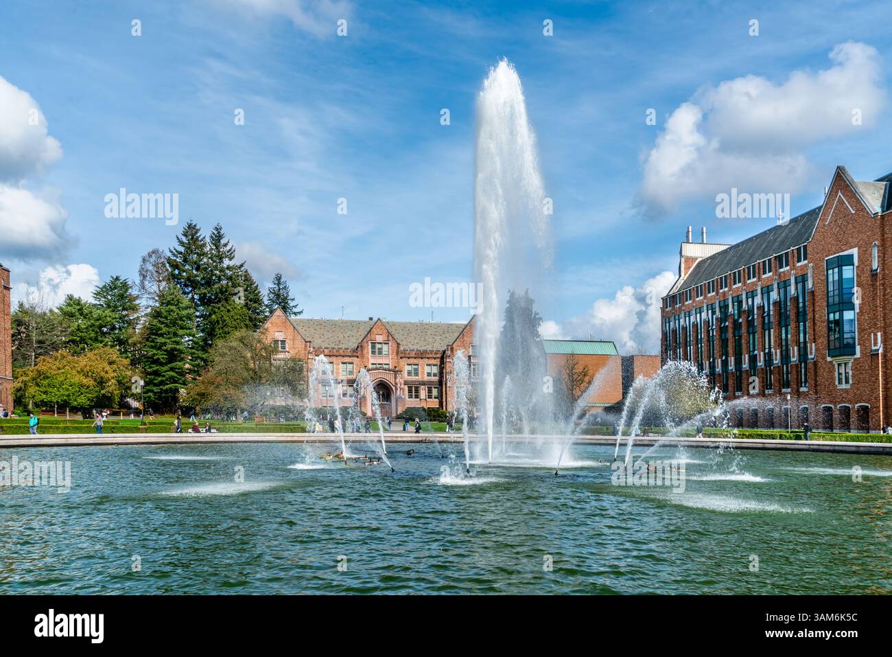 A view of a magnificent fountain at the University OF Washington in ...