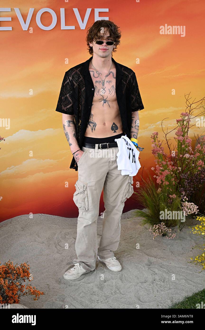 Vinnie Hacker beim 8. Revolve Festival 2025 für Fashion, Music und ...