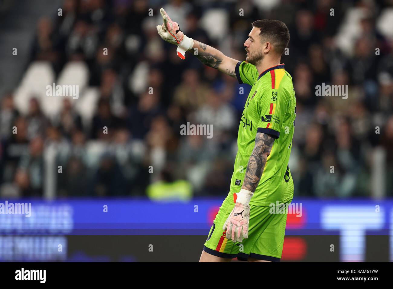 Wladimiro Falcone of Us Lecce gestures during the Serie A match ...