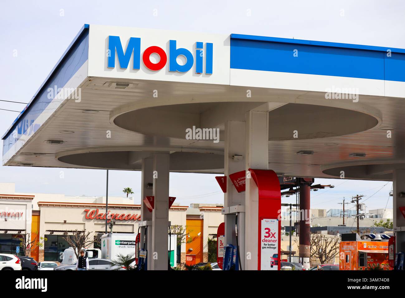 MOBIL Gas Station, a Fuel Brand of ExxonMobil Stock Photo - Alamy