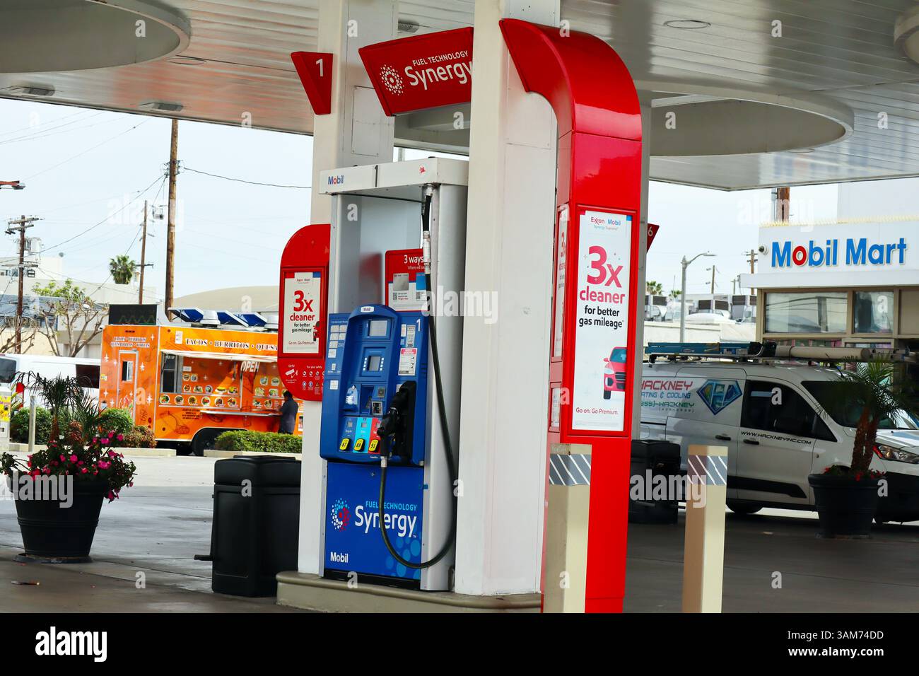 MOBIL Gas Station, a Fuel Brand of ExxonMobil Stock Photo - Alamy