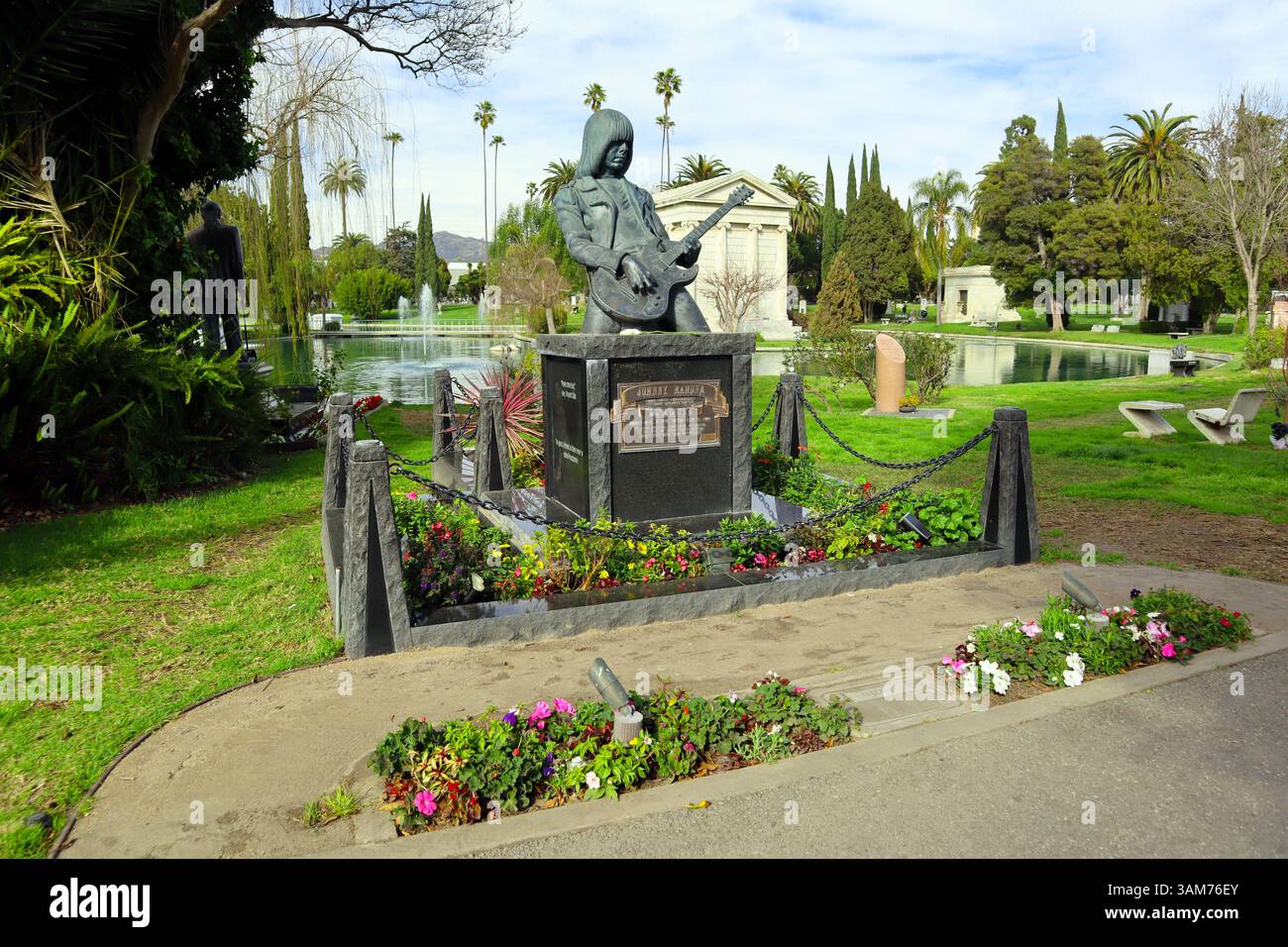 Grave of Johnny Ramone (born John Cummings) at Hollywood Forever ...