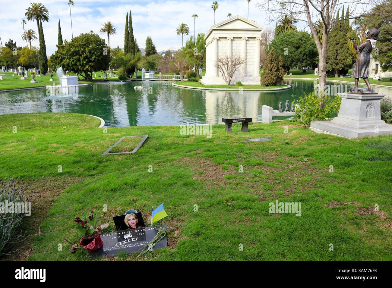 Grave of cinematographer Halyna Hutchins at Hollywood Forever Cemetery ...