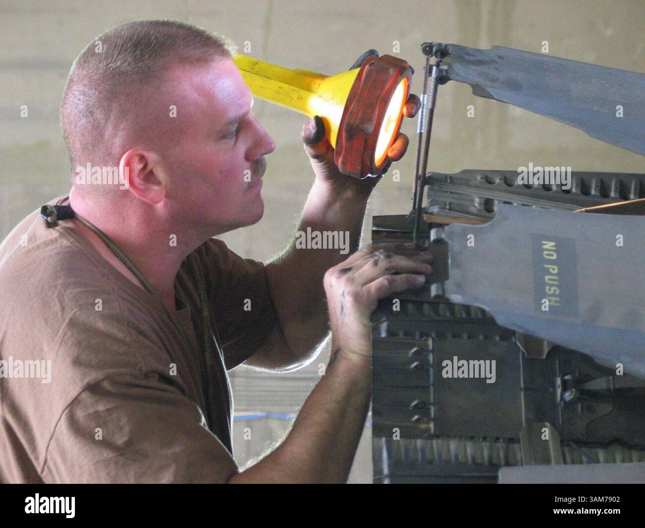 Feb. 13, 2006 - U.S. - Technical Sgt. Van Ripley, 42, of the Fort Wayne ...