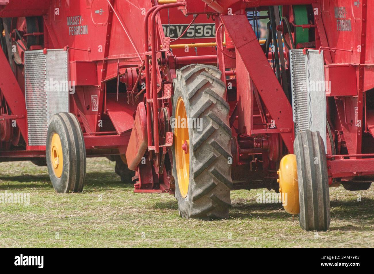 Massey Ferguson combine harvesters at Morval vintage rally 2007 in ...