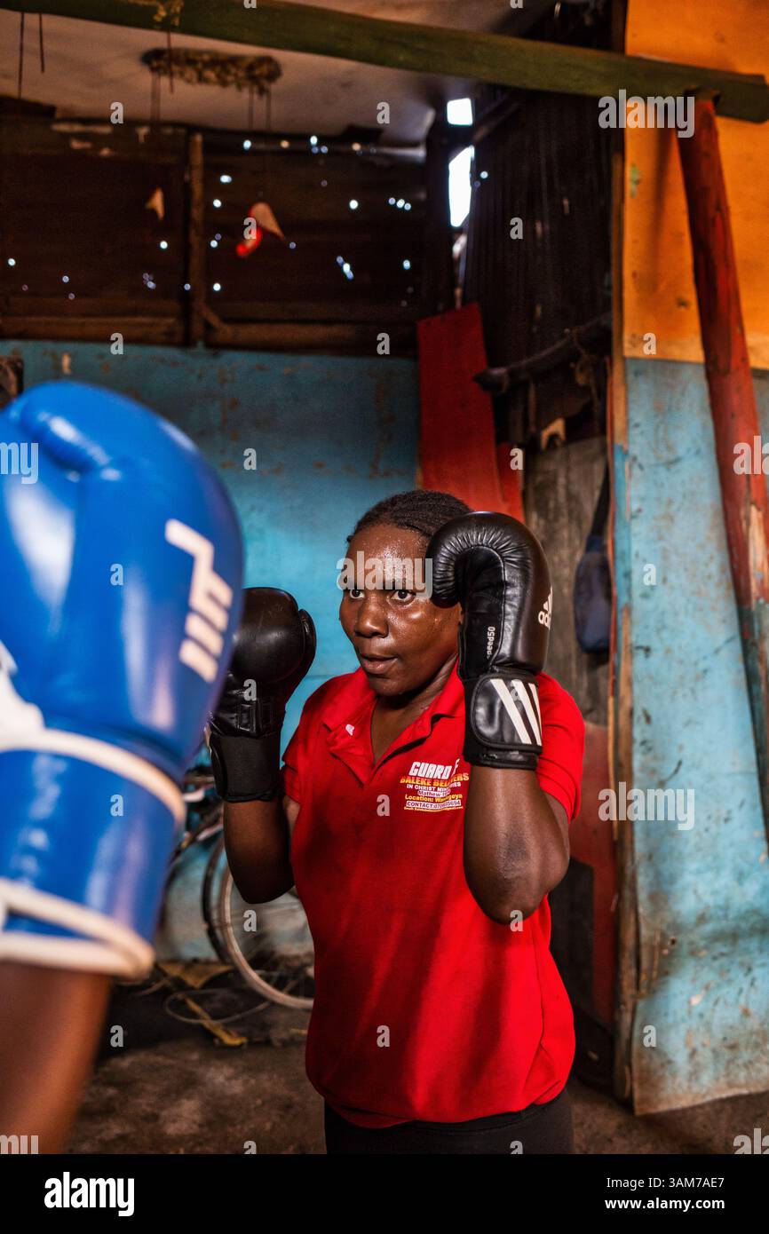 Boxing in Katanga slum, Kampala, Uganda, Africa Stock Photo - Alamy