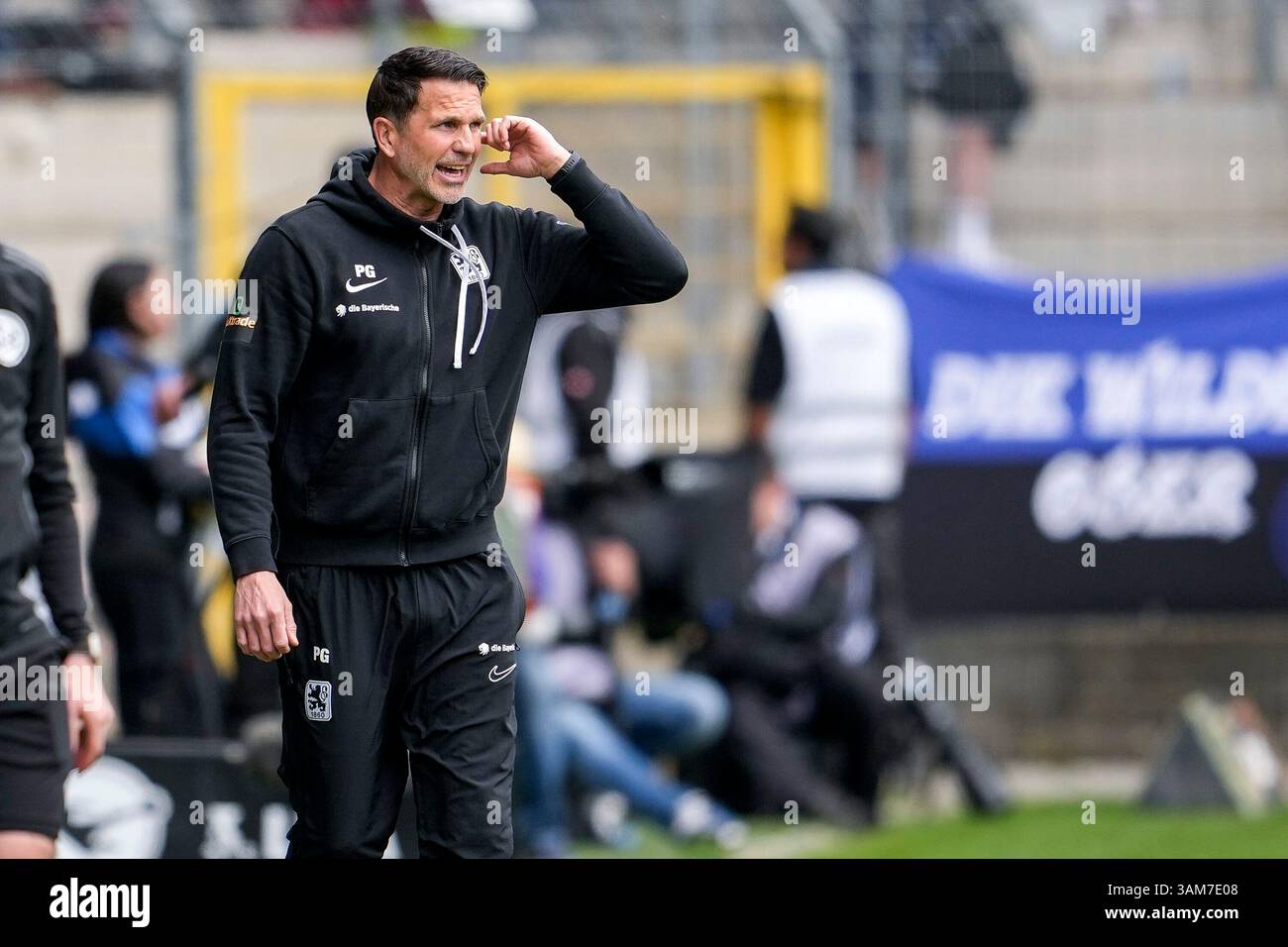 Mannheim, Deutschland. 13th Apr, 2025. Patrick Glöckner (Trainer ...