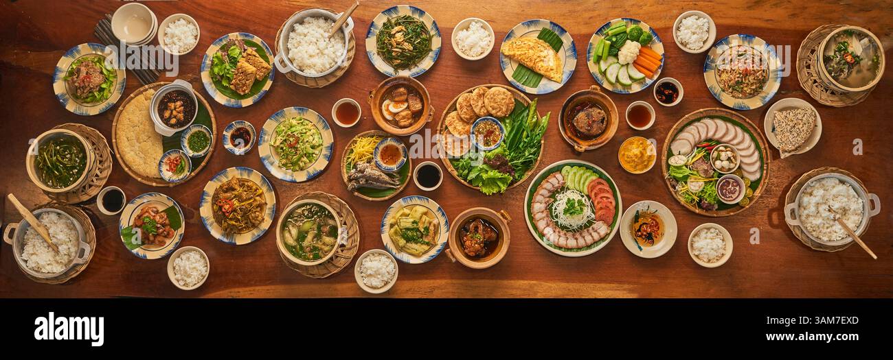 Vietnamese food traditional in large table Stock Photo - Alamy