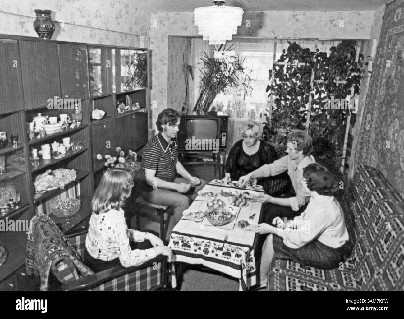 July 17, 1961 - U.S. - A Russian family at home, in 1979, in one of the ...