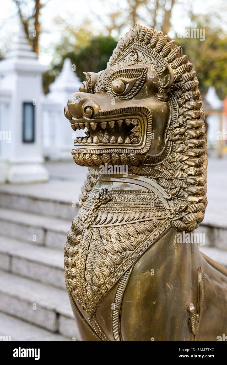Thai statue outside Buddhapadipa Temple, Wimbledon, London, England ...