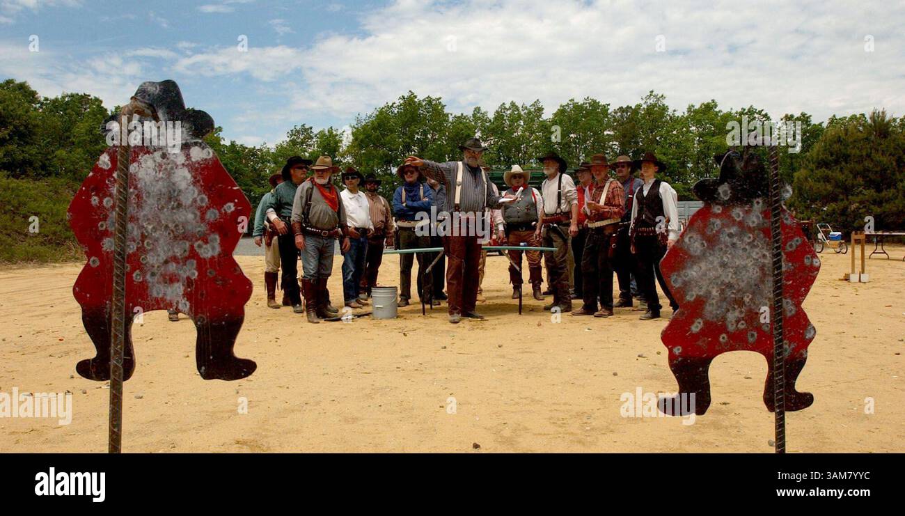 May 21, 2006 - U.S. - Members of Posse One get their directions at a ...