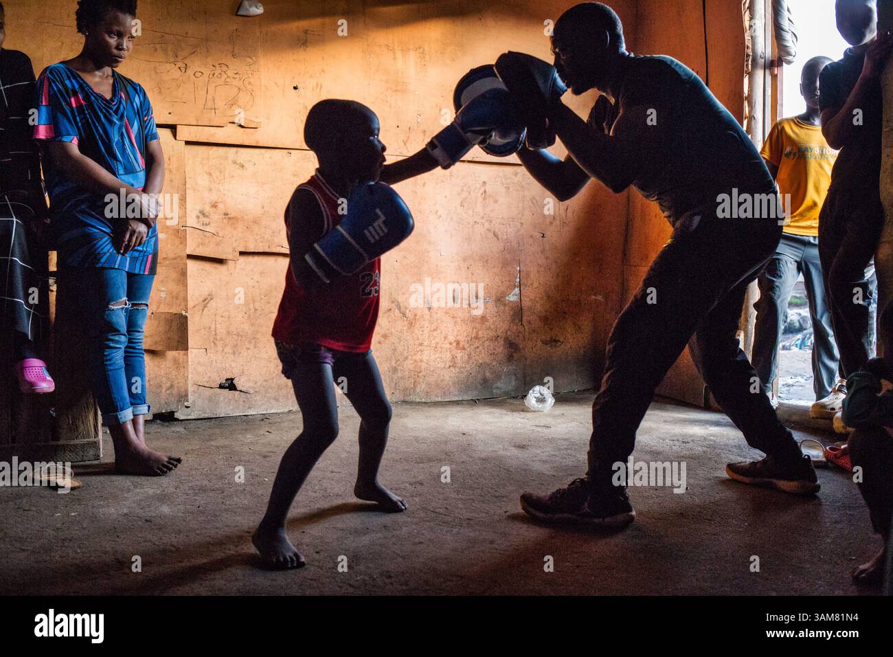 Boxing in Katanga slum, Kampala, Uganda, Africa Stock Photo - Alamy