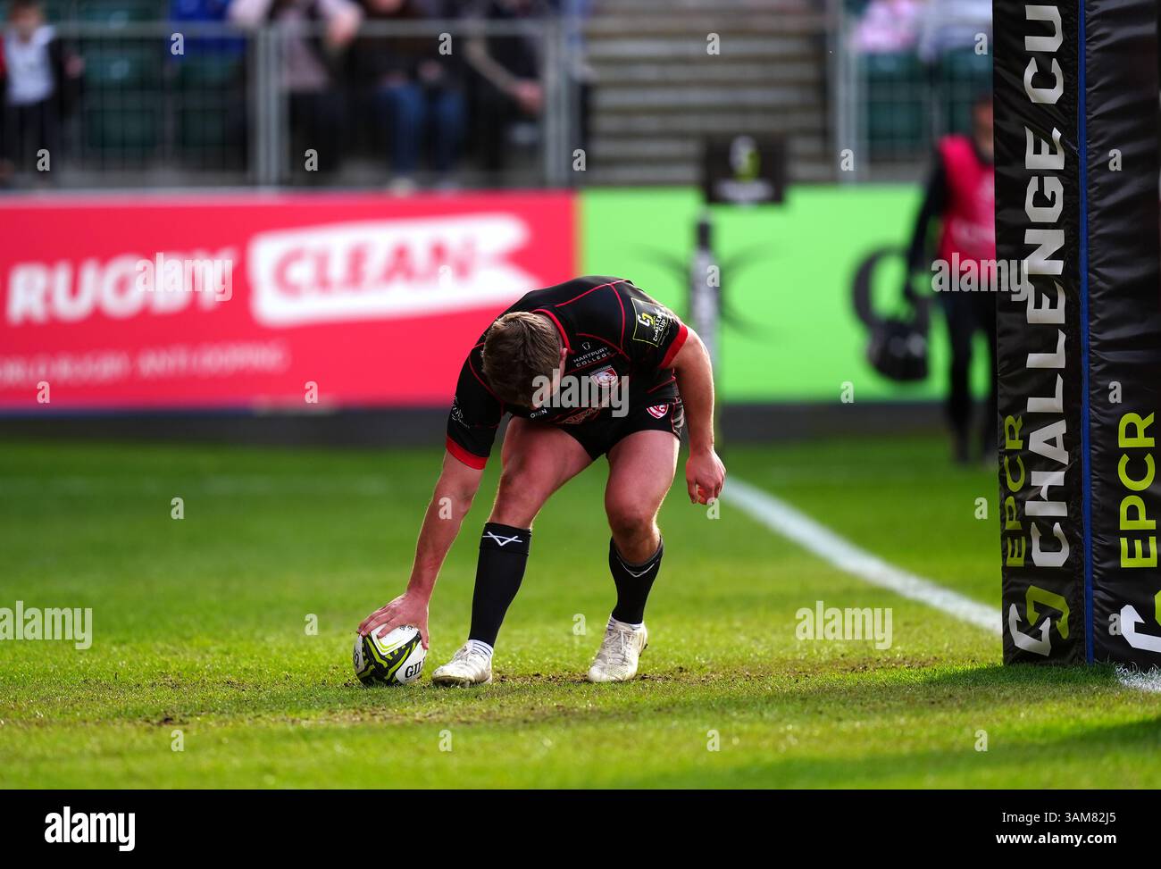 Gloucester's Jack Singleton scores their side's second try of the game ...