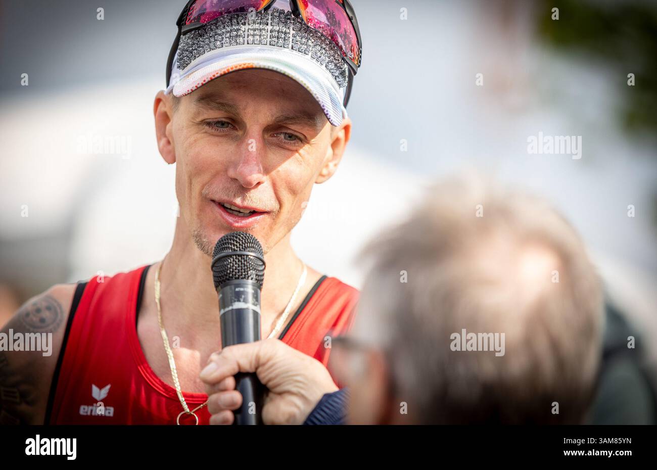 Christopher Linke (SC Potsdam) im Sieger-Interview direkt nach seinem ...