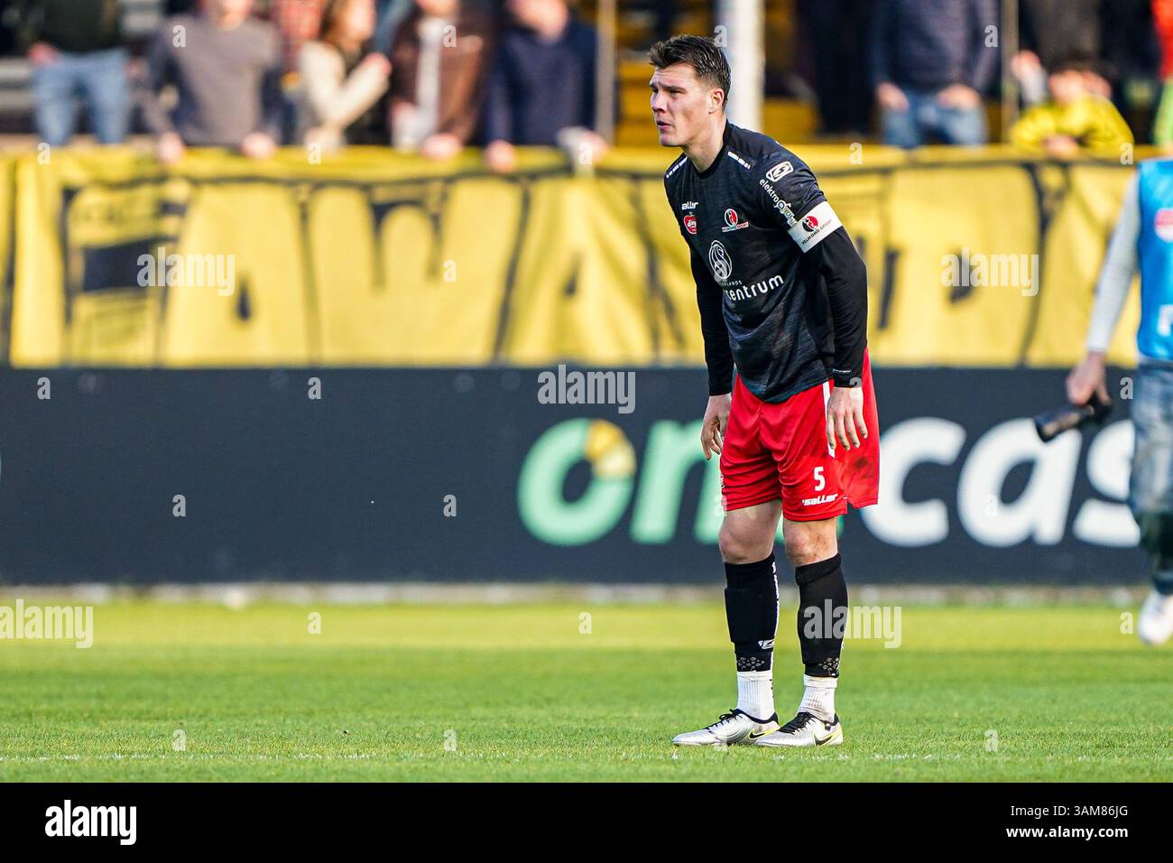Venlo, Netherlands. 13th Apr, 2025. VENLO, NETHERLANDS - APRIL 13: Jonas Scholz of Helmond Sport ...