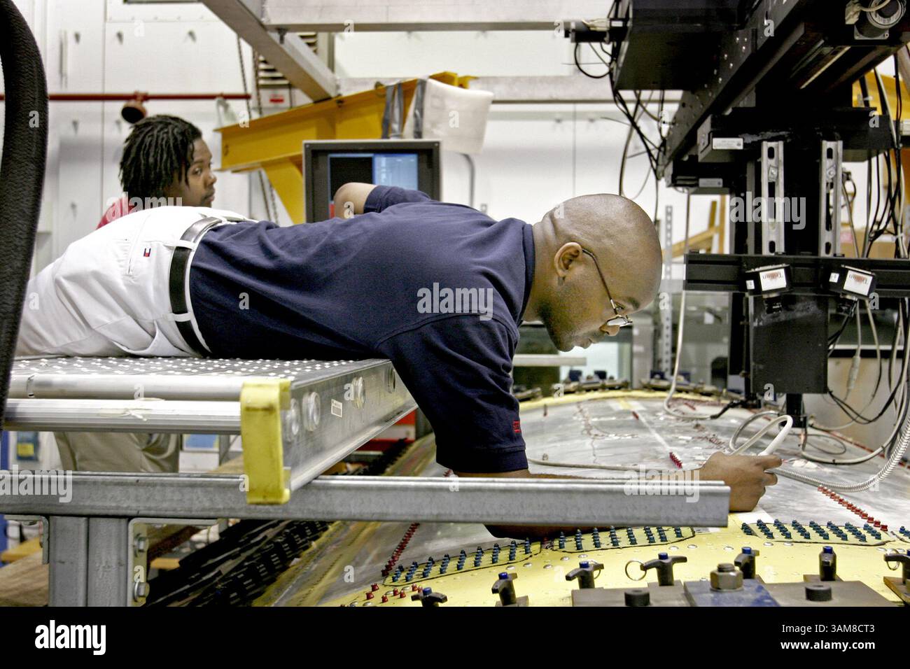 July 6, 2006 - U.S. - Gregory Liverman, left, an engineering student ...