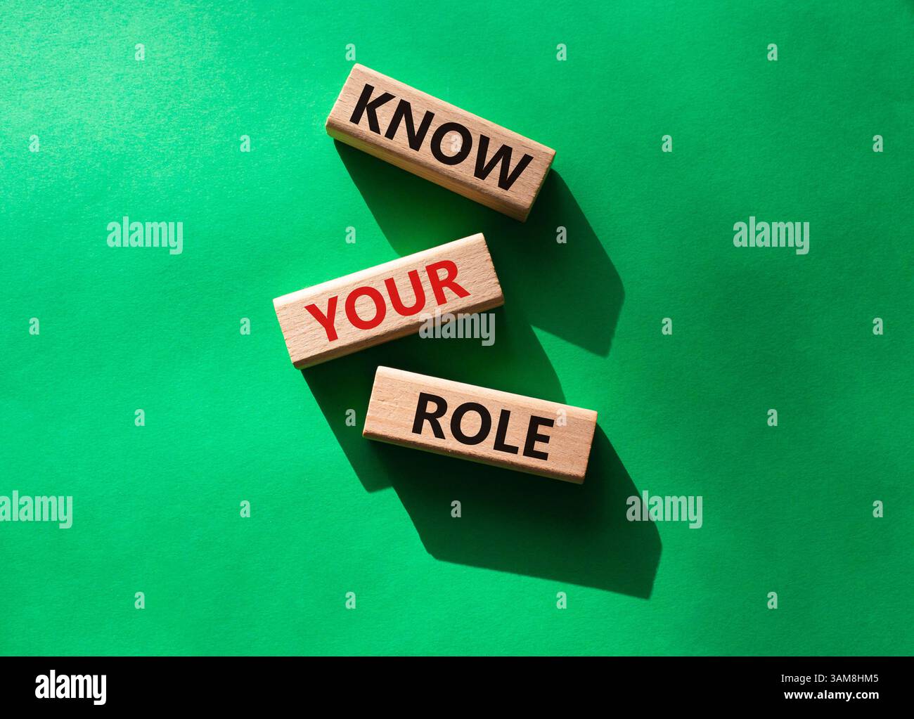 Know your role symbol. Wooden blocks with words Know your role ...