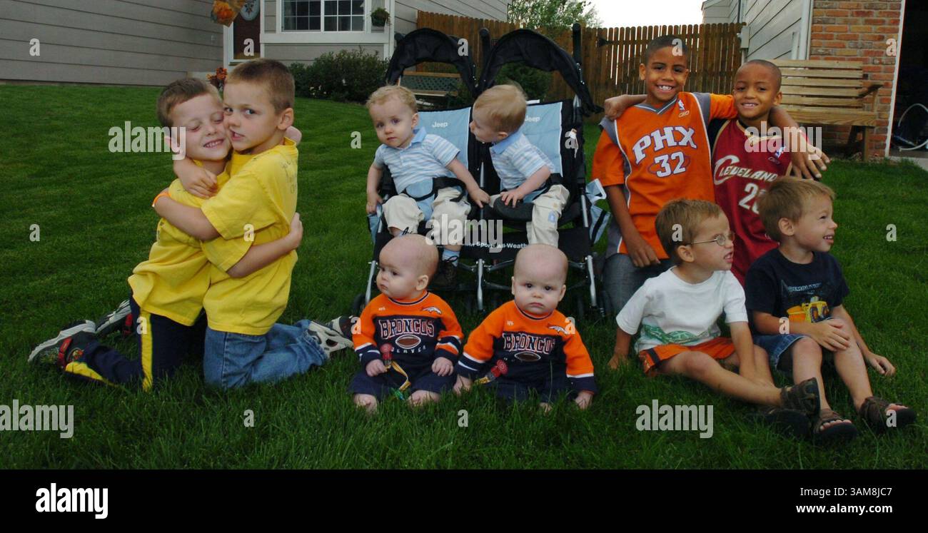 Sept. 7, 2006 - U.S. - In a Colorado Springs neighborhood, sets of ...