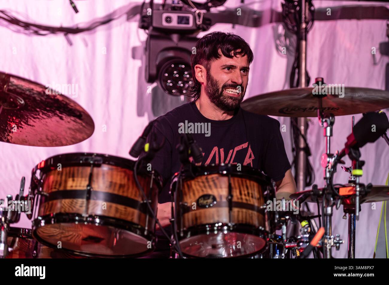 Aprile 01, 2025: Aimone Romizi dei Fast Animals and Slow Kids suona con ...