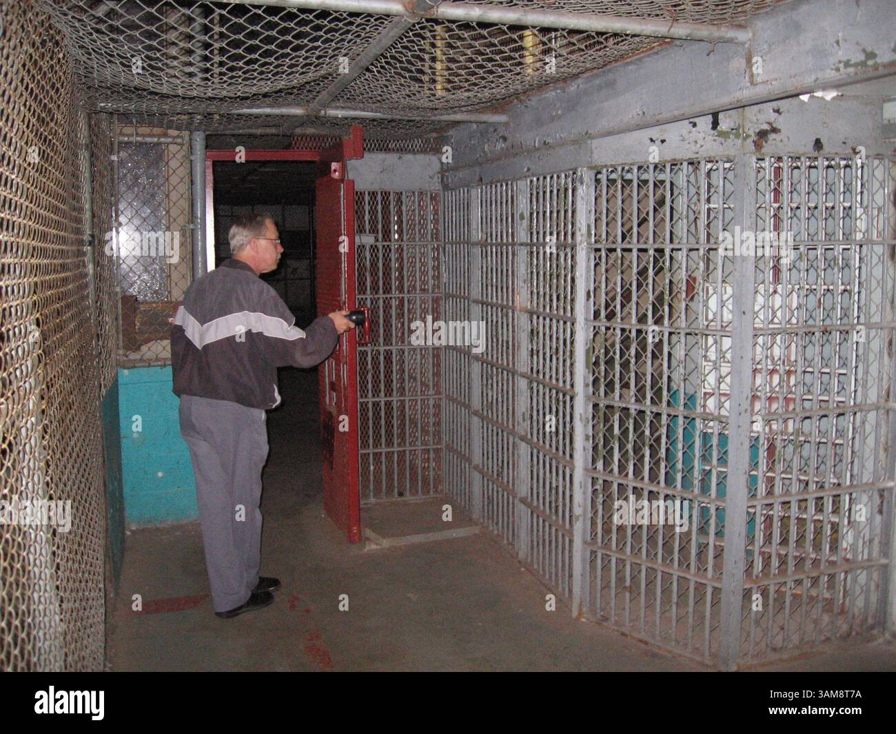 Oct. 17, 2006 - U.S. - Michael Parnicza, who leads nightime ghost tours ...