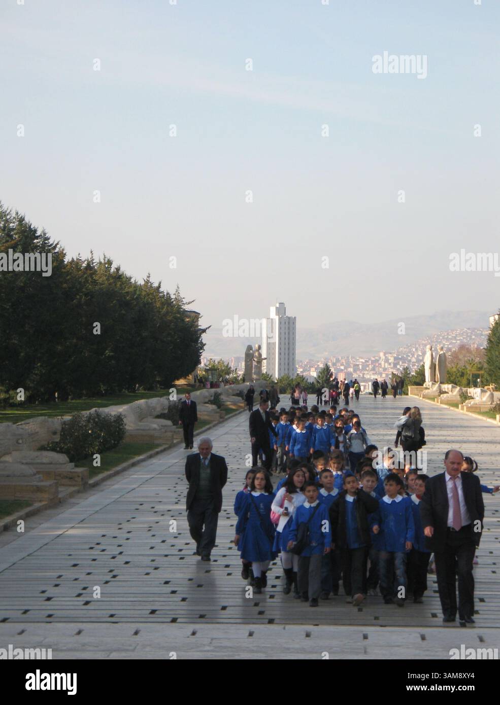 Nov. 23, 2006 - U.S. - Students make the trek up the Lions Road to the ...