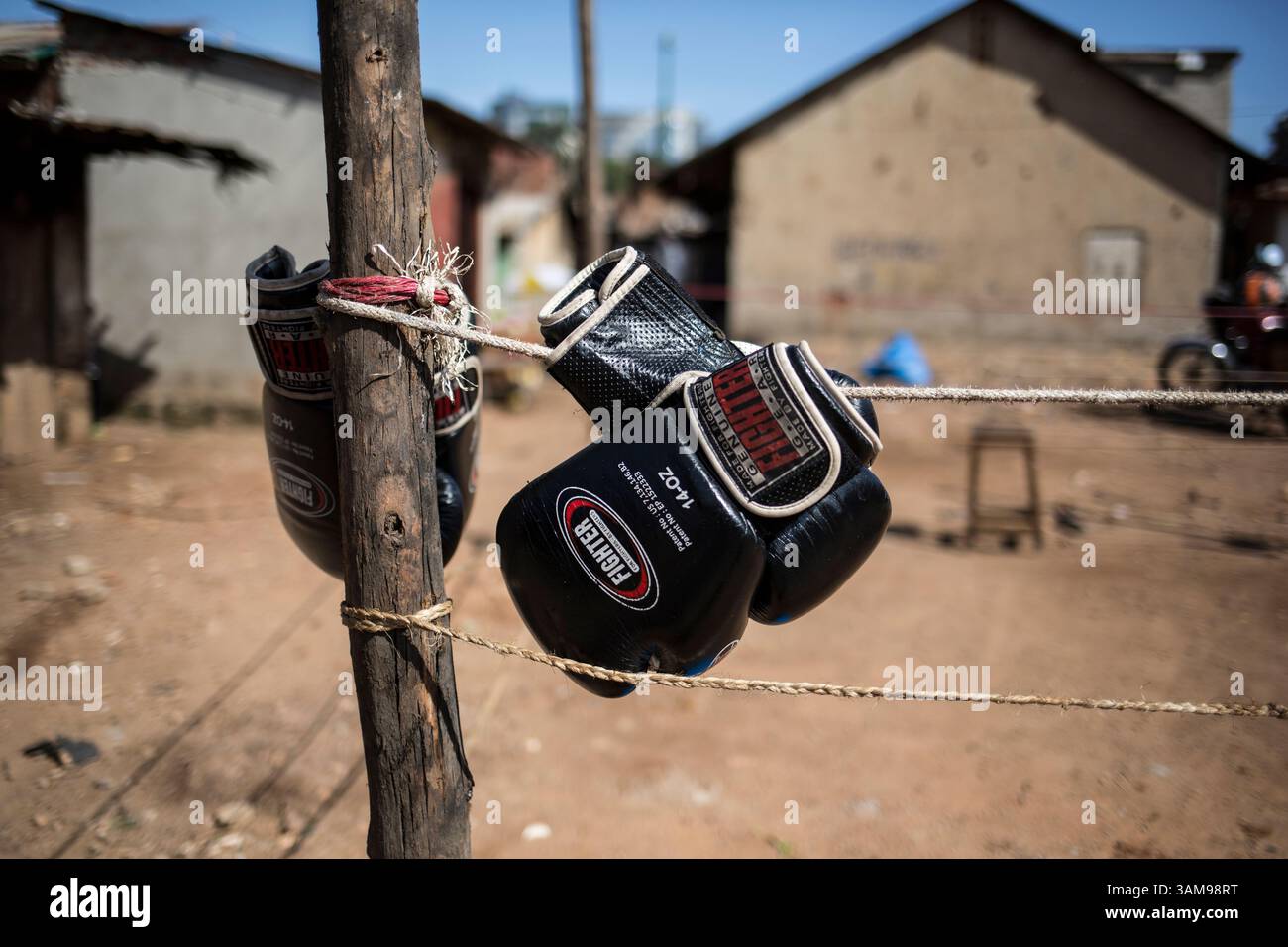 Boxing in Katanga slum, Kampala, Uganda, Africa Stock Photo - Alamy