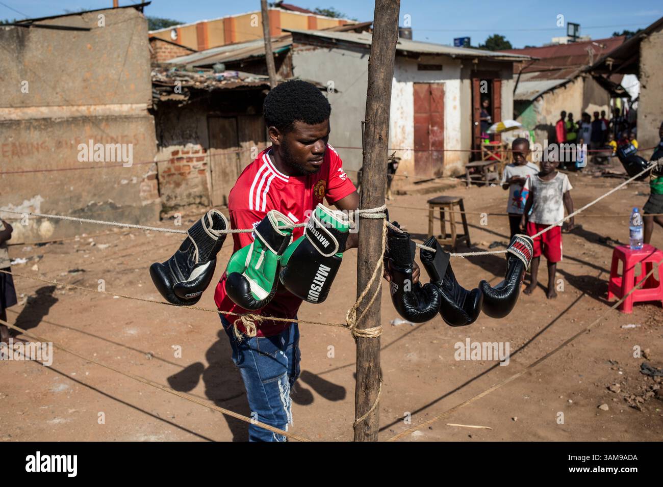 Boxing in Katanga slum, Kampala, Uganda, Africa Stock Photo - Alamy