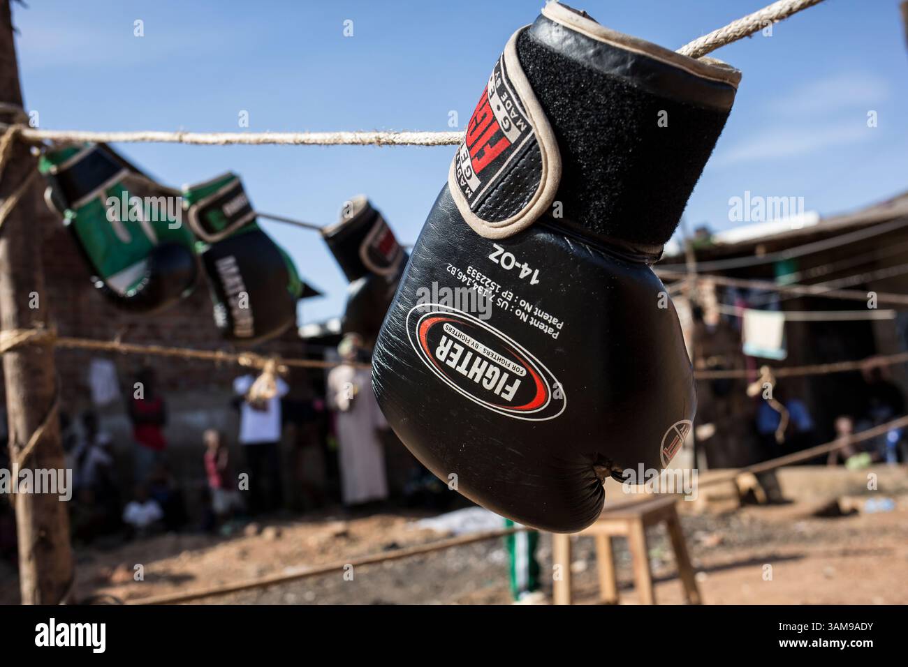 Boxing in Katanga slum, Kampala, Uganda, Africa Stock Photo - Alamy