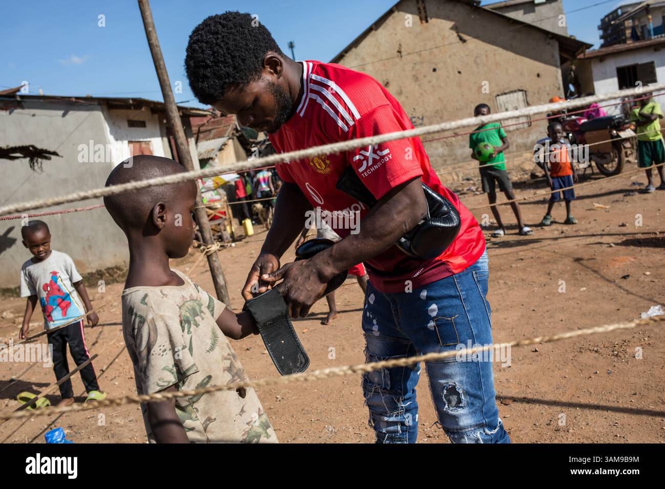 Boxing in Katanga slum, Kampala, Uganda, Africa Stock Photo - Alamy