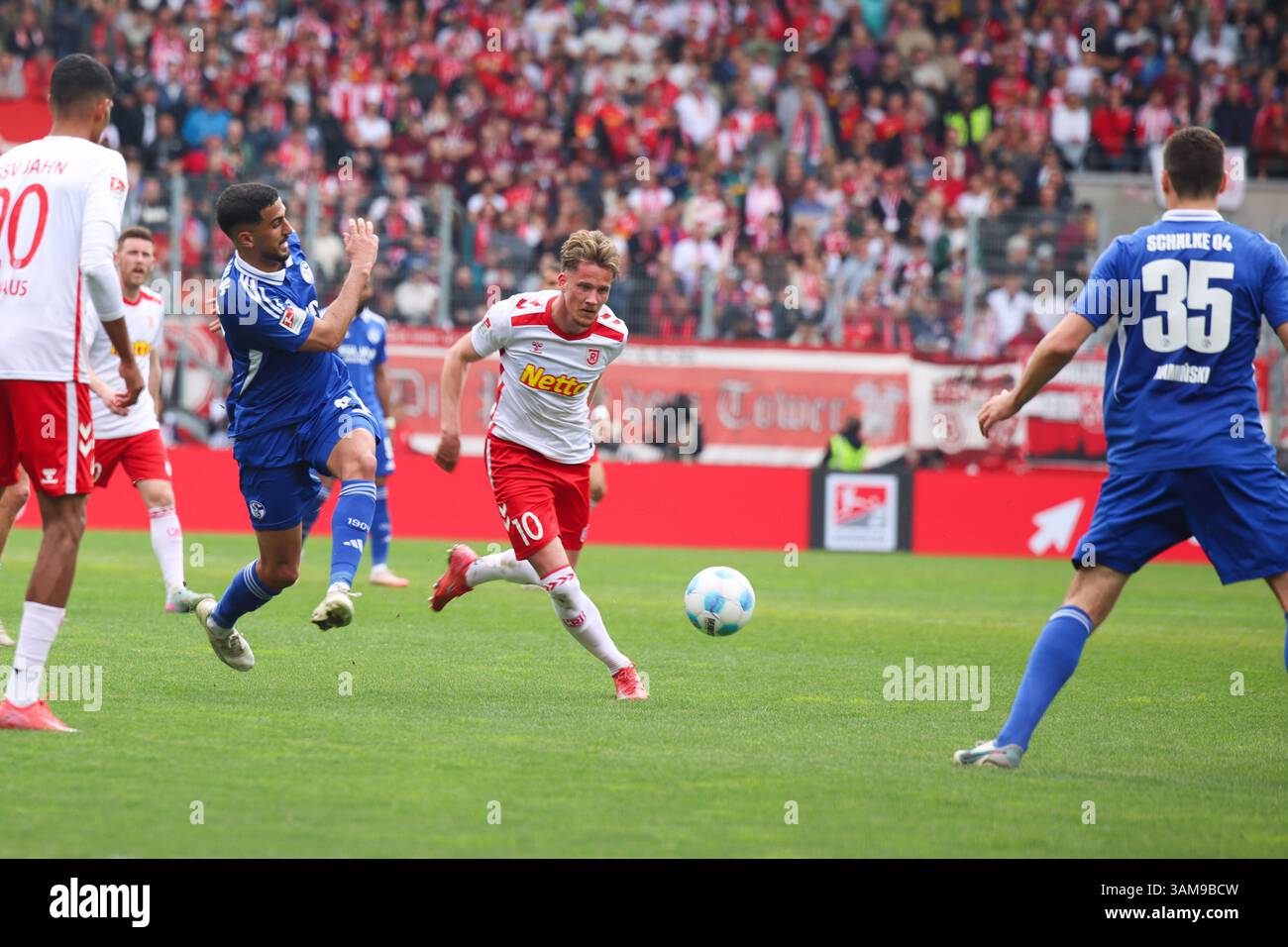 Noah Ganaus (SSV Jahn Regensburg, 20), Christian Viet (SSV Jahn ...