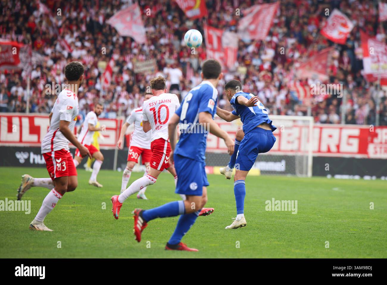 Aymen Barkok (FC Schalke 04, 25), Ron Schallenberg (FC Schalke 04, 6 ...