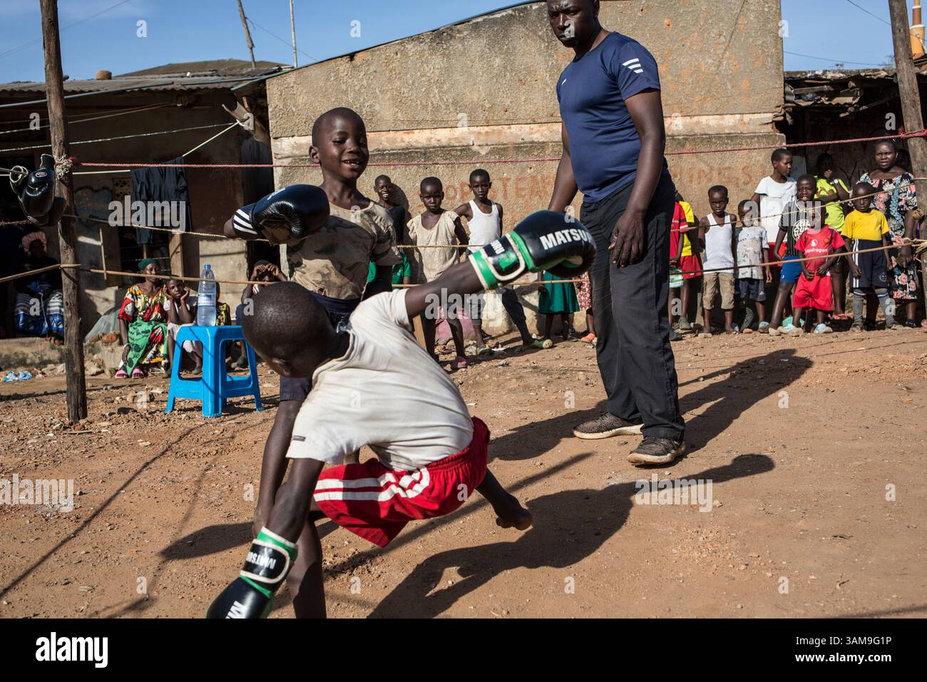 Boxing in Katanga slum, Kampala, Uganda, Africa Stock Photo - Alamy