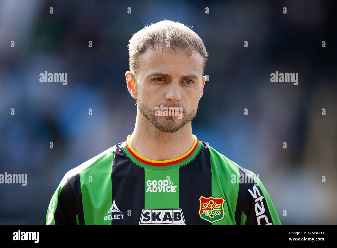250413 GAIS Gustav Lundgren på line up inför fotbollsmatchen i ...