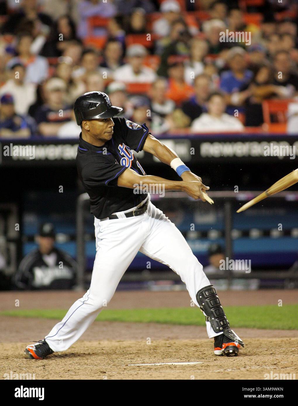 April 30, 2007 - U.S. - The New York Mets' Moises Alou breaks his bat ...