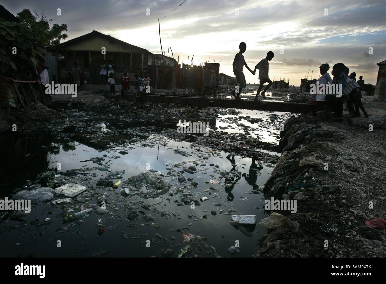 Haiti slum children hi-res stock photography and images - Alamy