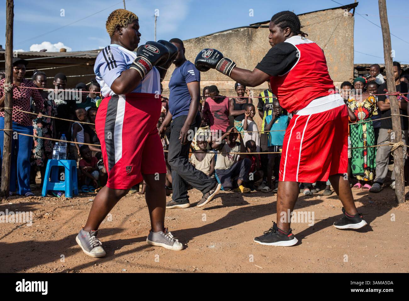 Boxing in Katanga slum, Kampala, Uganda, Africa Stock Photo - Alamy