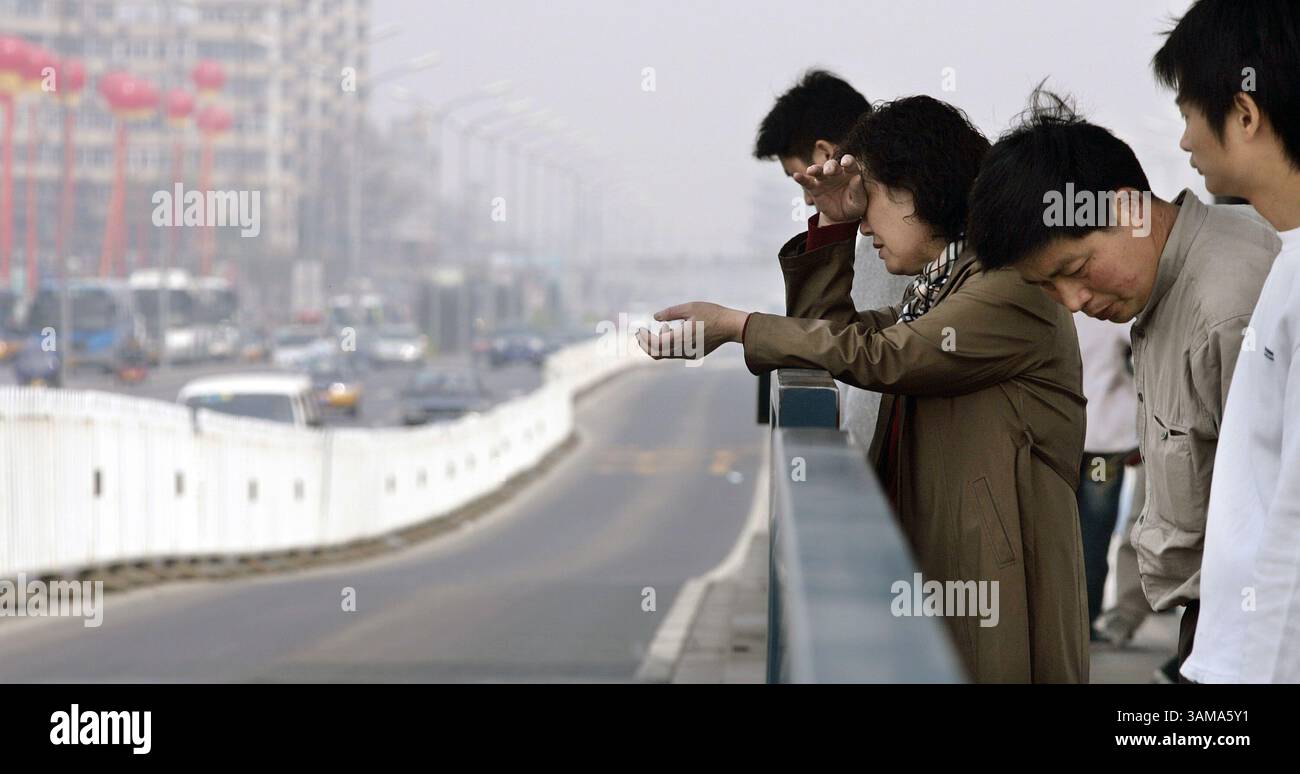 May 29, 2007 - U.S. - Passengers wait for the BRT (Bus Rapid Transit ...