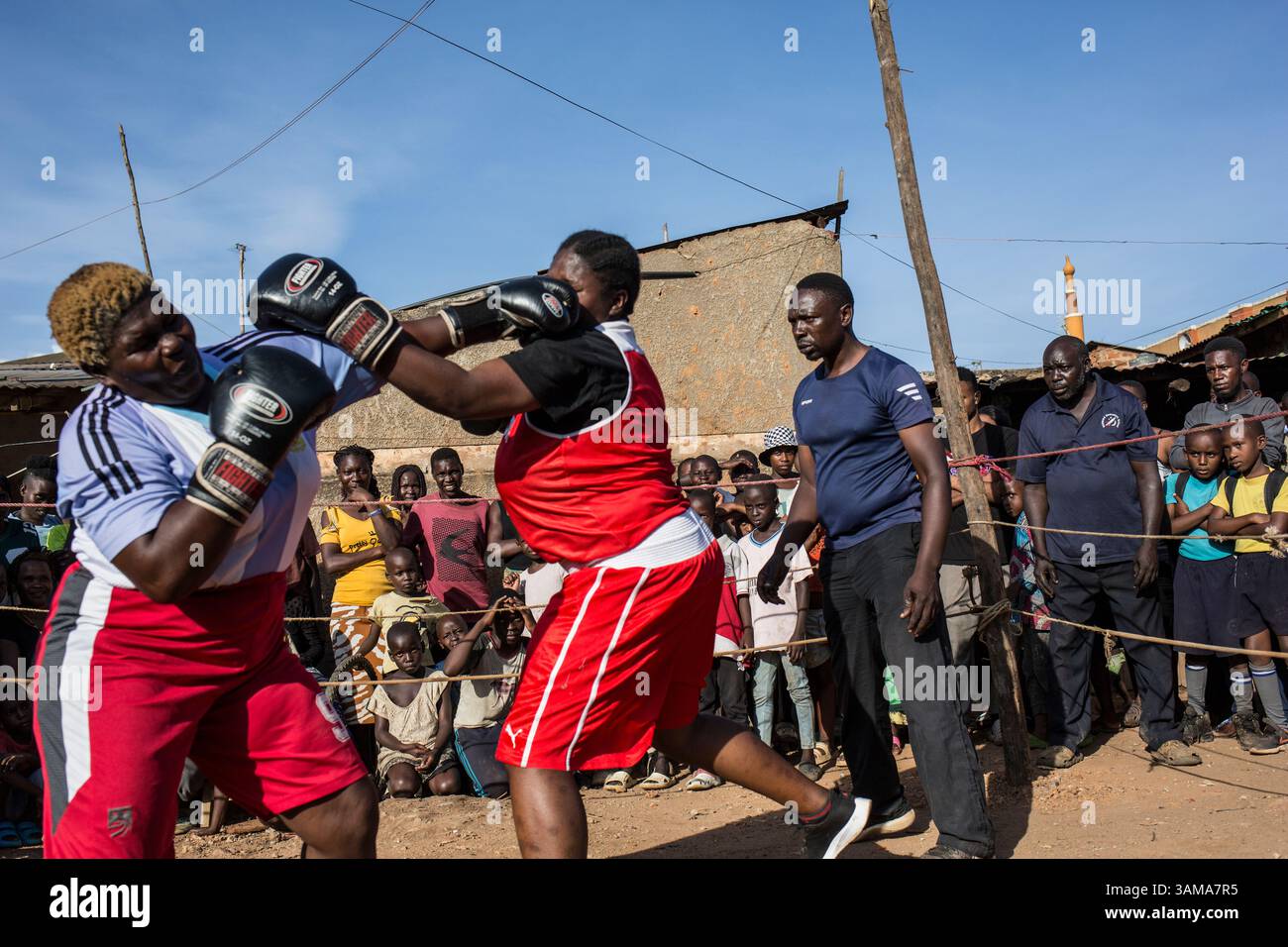 Boxing in Katanga slum, Kampala, Uganda, Africa Stock Photo - Alamy