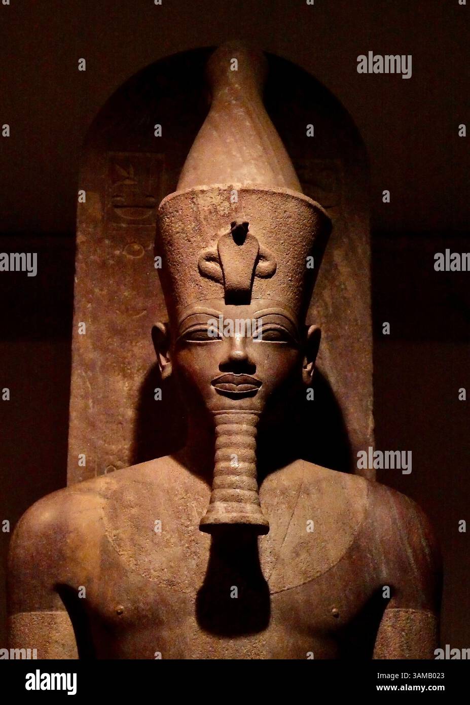 Pharaoh Amenhotep III Statue Stock Photo - Alamy