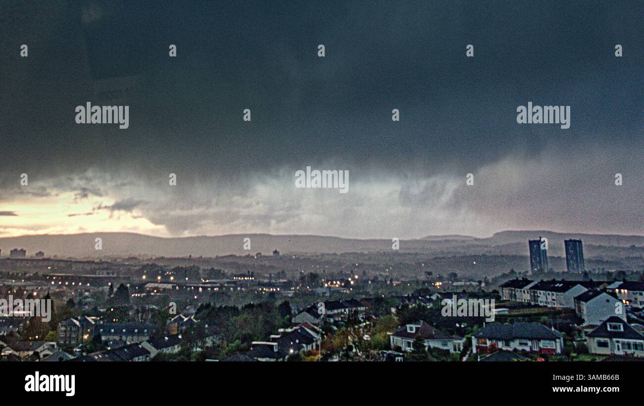 Glasgow, Scotland, UK. 13th April, 2025. UK Weather: Spring sees summer ...