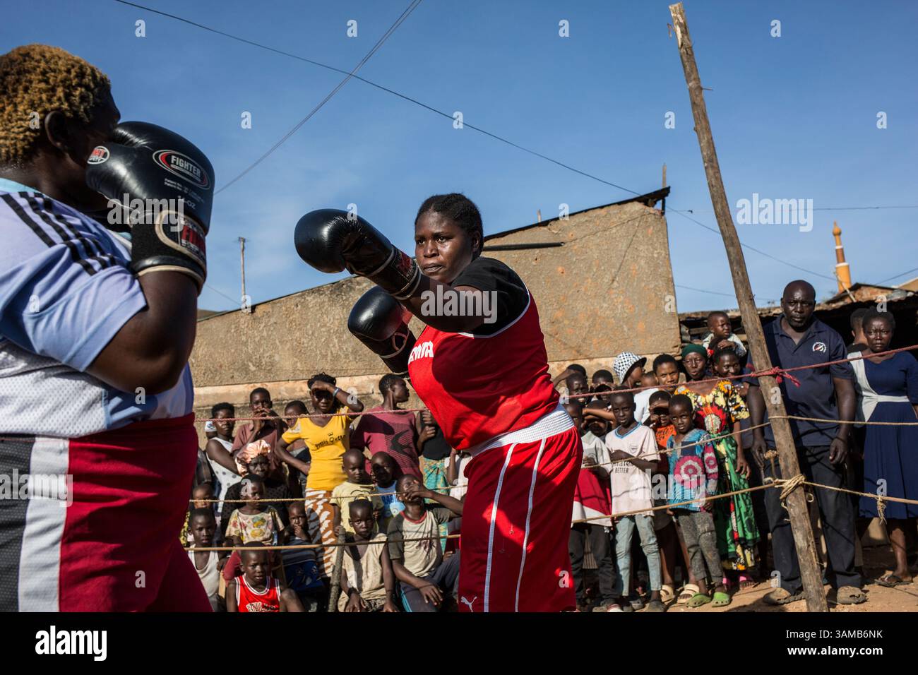 Boxing in Katanga slum, Kampala, Uganda, Africa Stock Photo - Alamy