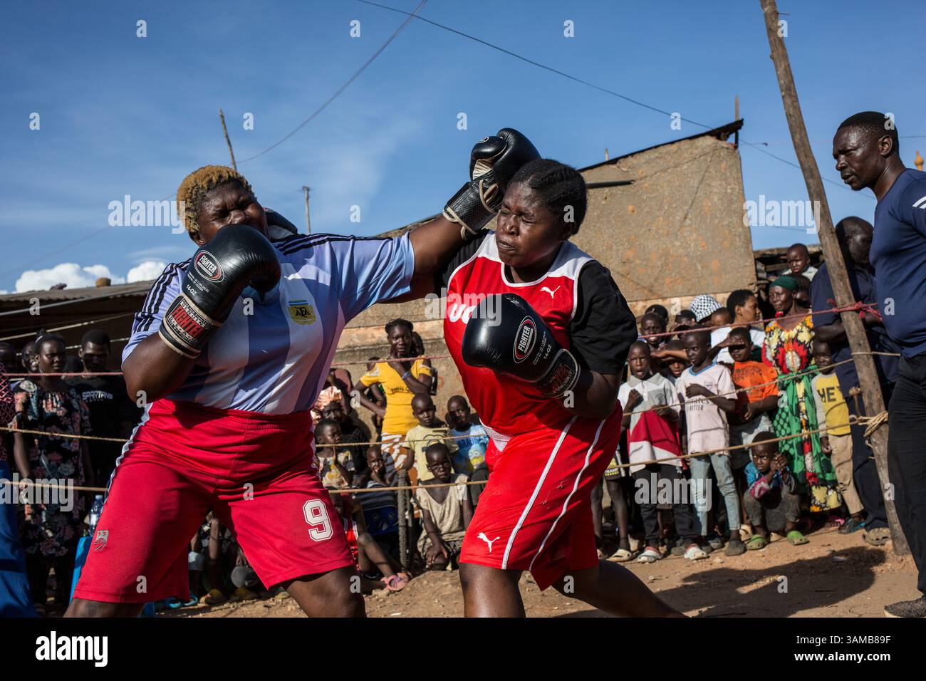 Boxing in Katanga slum, Kampala, Uganda, Africa Stock Photo - Alamy