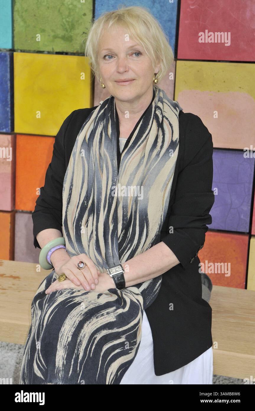 Miranda Richardson, RHS Chelsea Flower Show, The Royal Hospital Chelsea ...