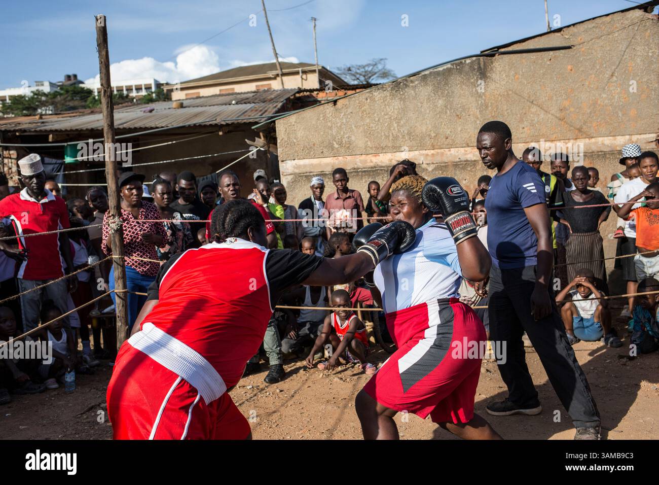 Boxing in Katanga slum, Kampala, Uganda, Africa Stock Photo - Alamy