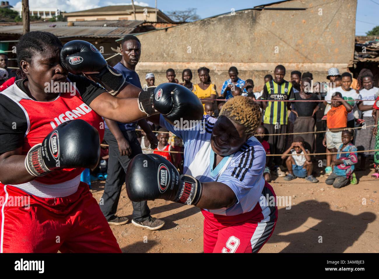 Boxing in Katanga slum, Kampala, Uganda, Africa Stock Photo - Alamy