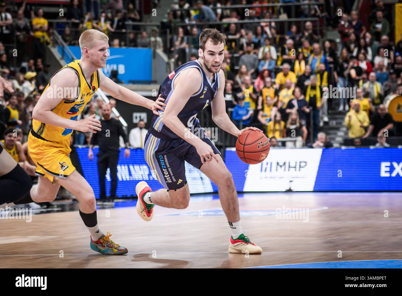 Ludwigsburg, Deutschland. 13th Apr, 2025. Malte Delow (ALBA Berlin, #06 ...