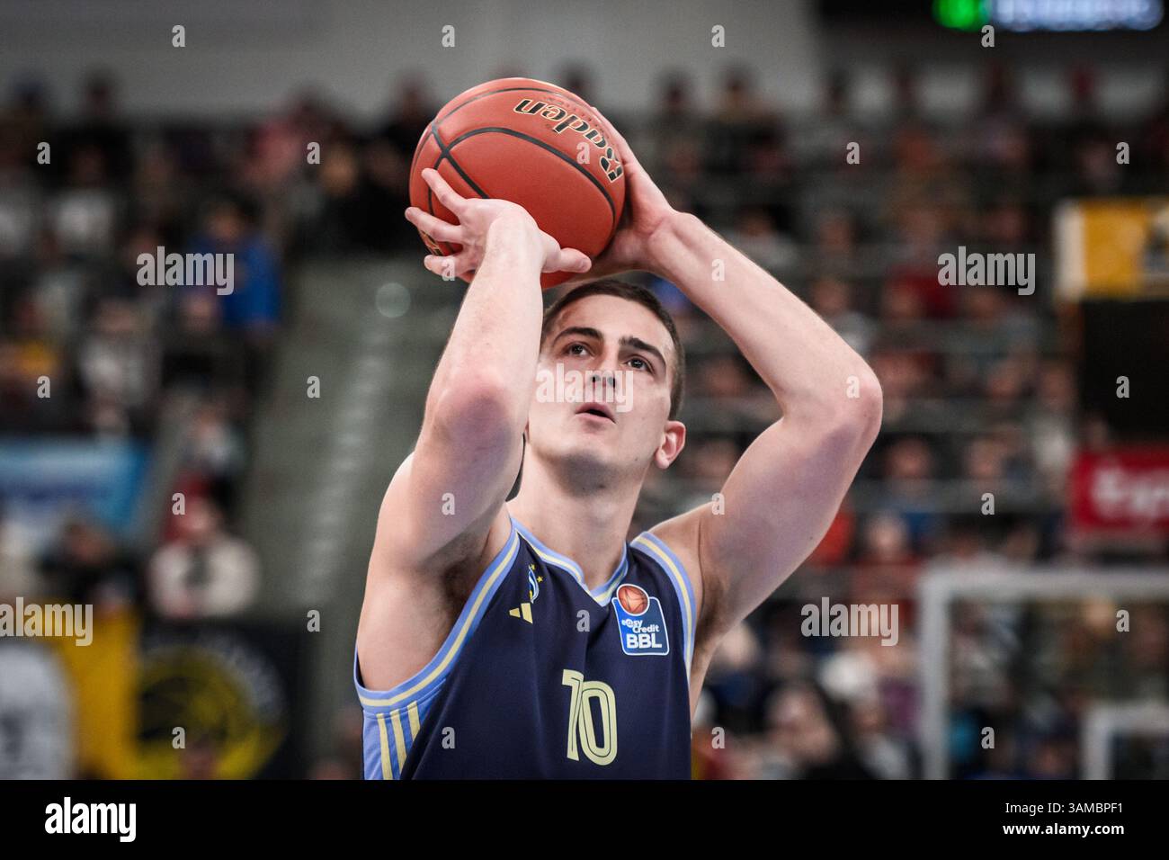 Ludwigsburg, Deutschland. 13th Apr, 2025. Tim Schneider (ALBA Berlin ...